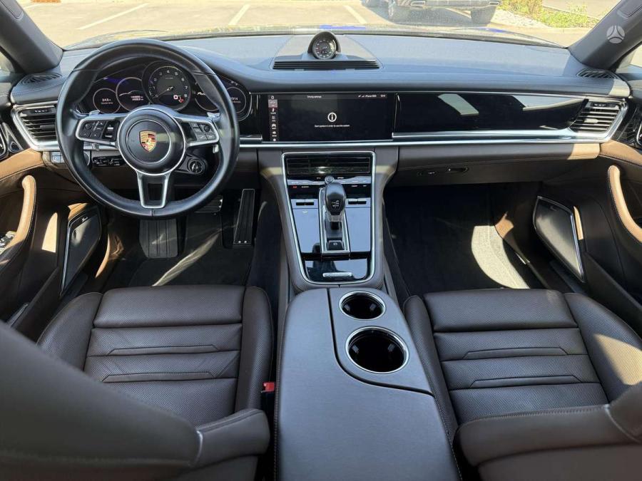 Black Porsche Panamera 2018 in Vilnius, with an engine capacity of 2.89 L and mileage of 101 thousand km for 58999 €, photo 10 on AUTOMOTO.COM.LV
