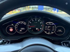Black Porsche Panamera 2018 in Vilnius, with an engine capacity of 2.89 L and mileage of 101 thousand km for 58999 €, photo 12 on AUTOMOTO.COM.LV