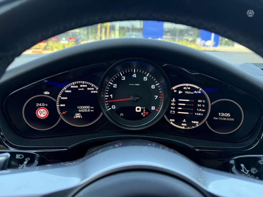 Black Porsche Panamera 2018 in Vilnius, with an engine capacity of 2.89 L and mileage of 101 thousand km for 58999 €, photo 12 on AUTOMOTO.COM.LV