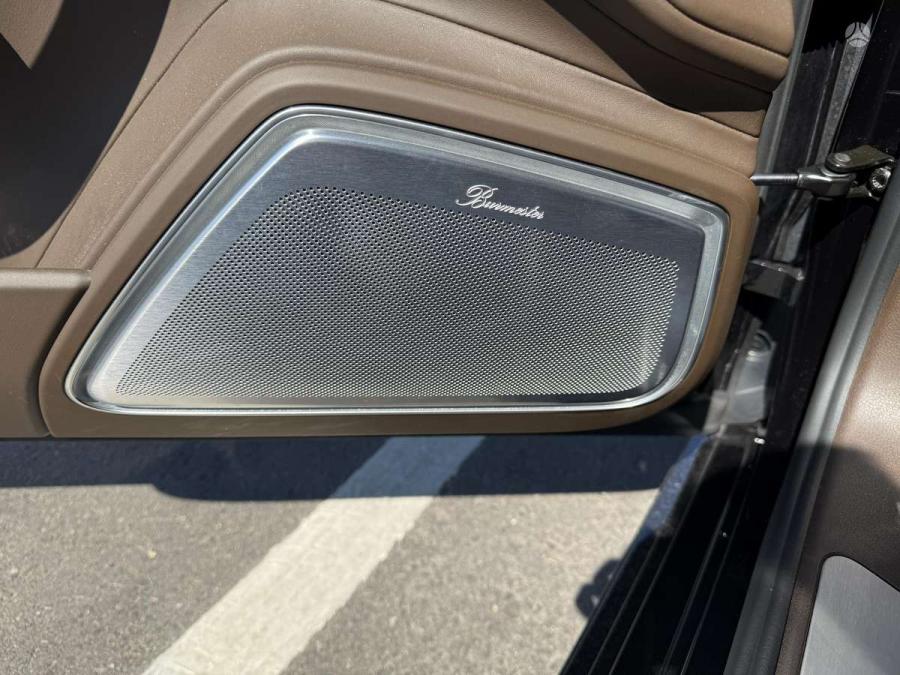 Black Porsche Panamera 2018 in Vilnius, with an engine capacity of 2.89 L and mileage of 101 thousand km for 58999 €, photo 17 on AUTOMOTO.COM.LV