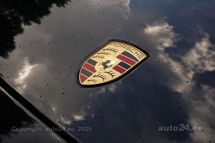 Black Porsche Panamera 2021 in Tallinn, with an engine capacity of 0.00 L and mileage of 50 thousand km for 81500 €, photo 5 on AUTOMOTO.COM.LV