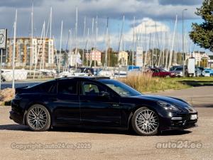 Black Porsche Panamera 2021 in Tallinn, with an engine capacity of 0.00 L and mileage of 50 thousand km for 81500 €, photo 7 on AUTOMOTO.COM.LV