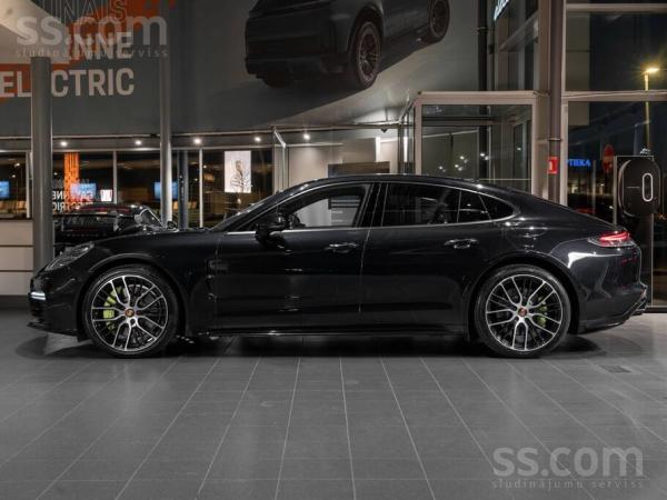 Melns Porsche Panamera 2021 Rīga, ar dzinēja tilpumu 3.00 L un nobraukumu 40 tūkst. km par 77000 €, foto 2 vietnē AUTOMOTO.COM.LV