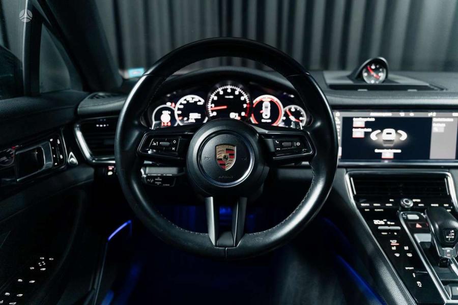 Black Porsche Panamera 2021 in Vilnius, with an engine capacity of 2.89 L and mileage of 69 thousand km for 51500 €, photo 17 on AUTOMOTO.COM.LV