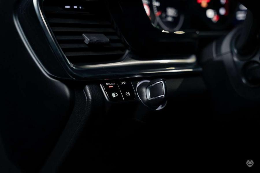 Black Porsche Panamera 2021 in Vilnius, with an engine capacity of 2.89 L and mileage of 69 thousand km for 51500 €, photo 19 on AUTOMOTO.COM.LV