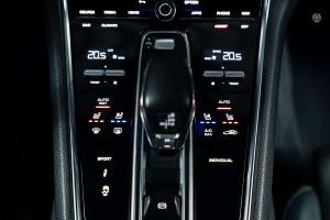 Black Porsche Panamera 2021 in Vilnius, with an engine capacity of 2.89 L and mileage of 69 thousand km for 51500 €, photo 23 on AUTOMOTO.COM.LV