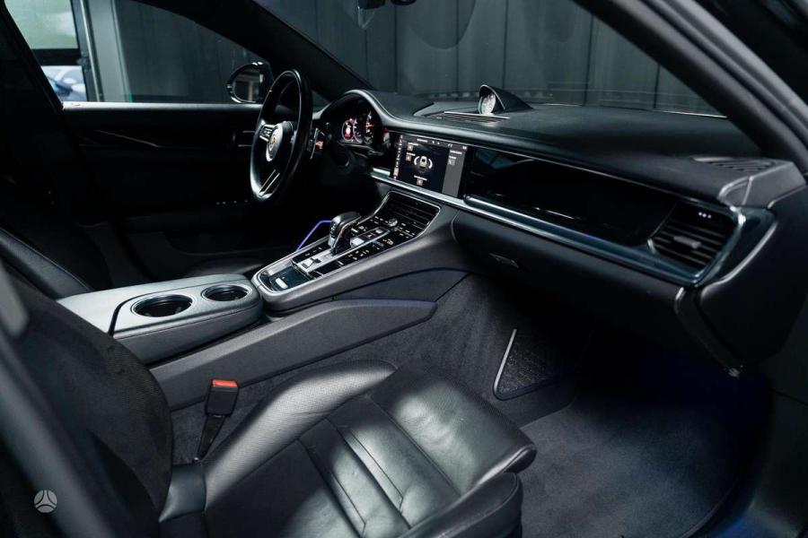 Black Porsche Panamera 2021 in Vilnius, with an engine capacity of 2.89 L and mileage of 69 thousand km for 51500 €, photo 26 on AUTOMOTO.COM.LV