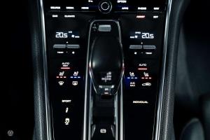 Melns Porsche Panamera 2021 Viļņa, ar dzinēja tilpumu 2.89 L un nobraukumu 69 tūkst. km par 51500 €, foto 23 vietnē AUTOMOTO.COM.LV