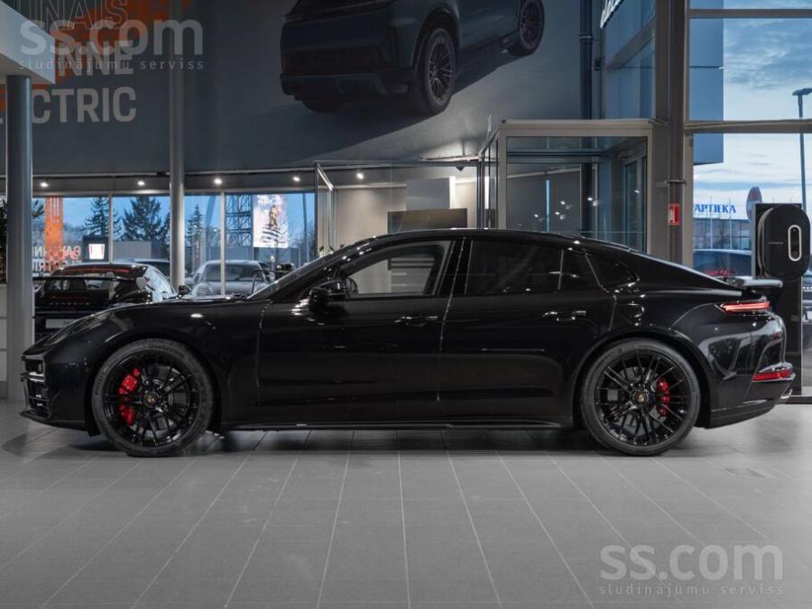 Melns Porsche Panamera 2025 Rīga, ar dzinēja tilpumu 4.00 L un nobraukumu 5 tūkst. km par 151000 €, foto 3 vietnē AUTOMOTO.COM.LV