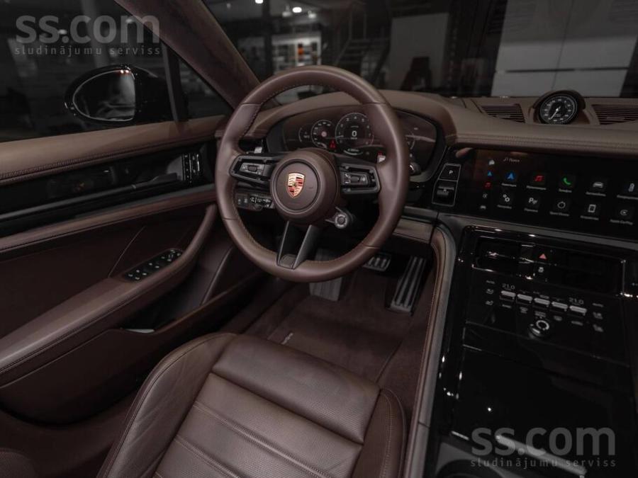 Melns Porsche Panamera 2025 Rīga, ar dzinēja tilpumu 4.00 L un nobraukumu 5 tūkst. km par 151000 €, foto 5 vietnē AUTOMOTO.COM.LV