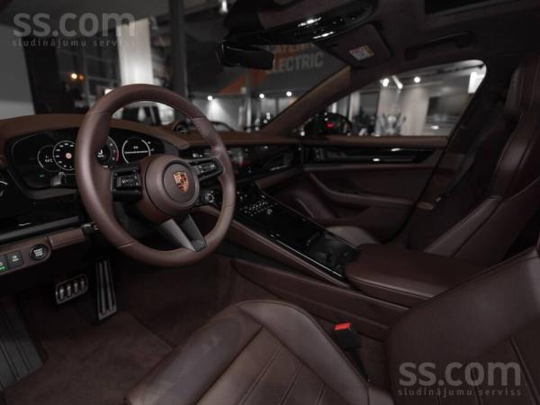 Black Porsche Panamera 2025 in Riga, with an engine capacity of 4.00 L and mileage of 5 thousand km for 151000 €, photo 5 on AUTOMOTO.COM.LV