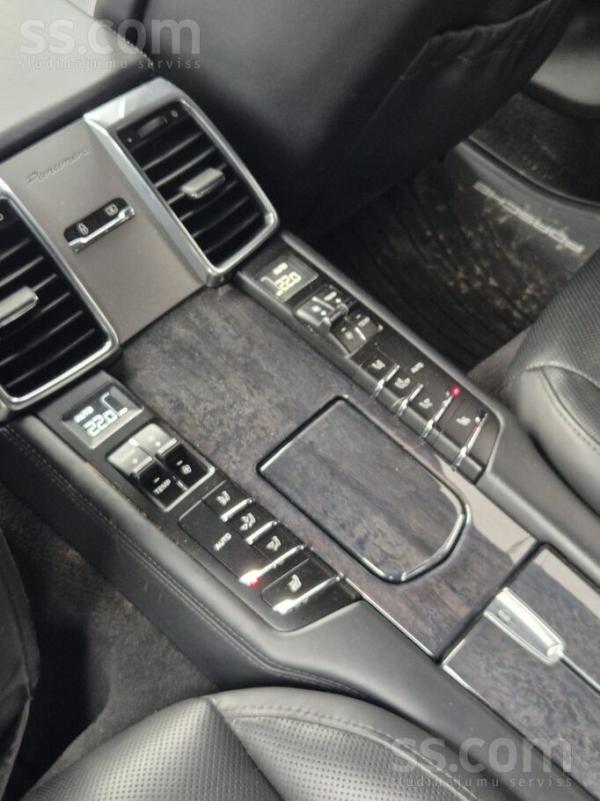 Melns Porsche Panamera 2012 Rīga, ar dzinēja tilpumu 4.80 L un nobraukumu 207 tūkst. km par 24190 €, foto 11 vietnē AUTOMOTO.COM.LV