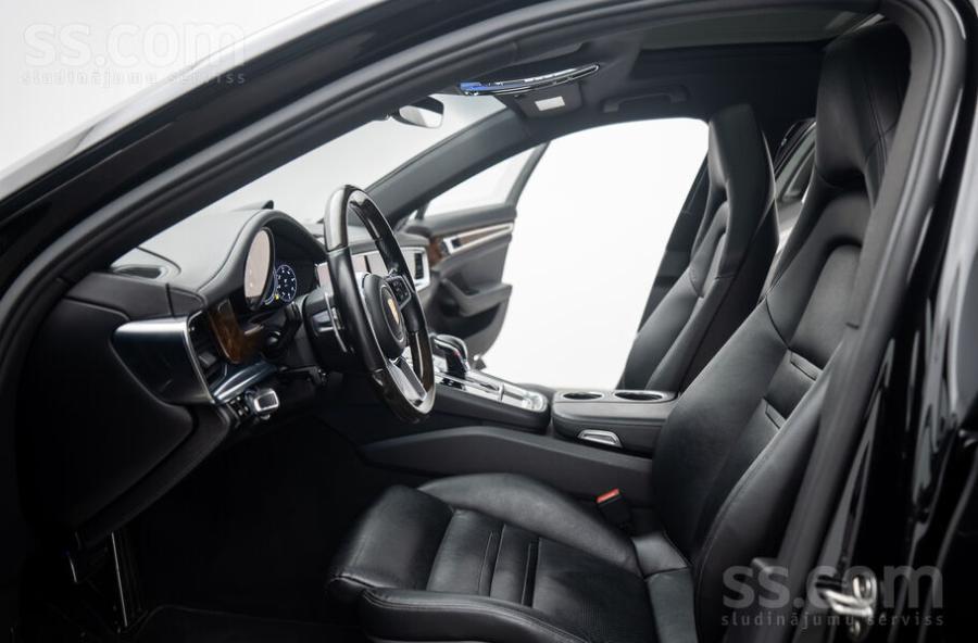 Black Porsche Panamera 2018 in Tallinn, with an engine capacity of 3.00 L and mileage of 119 thousand km for 45899 €, photo 7 on AUTOMOTO.COM.LV