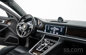 Black Porsche Panamera 2018 in Tallinn, with an engine capacity of 3.00 L and mileage of 119 thousand km for 45899 €, photo 11 on AUTOMOTO.COM.LV