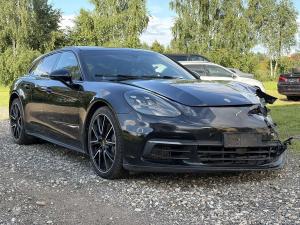 Black Porsche Panamera 2018 in Ukmerge, with an engine capacity of 2.89 L and mileage of 181 thousand km for 20800 €, photo 3 on AUTOMOTO.COM.LV