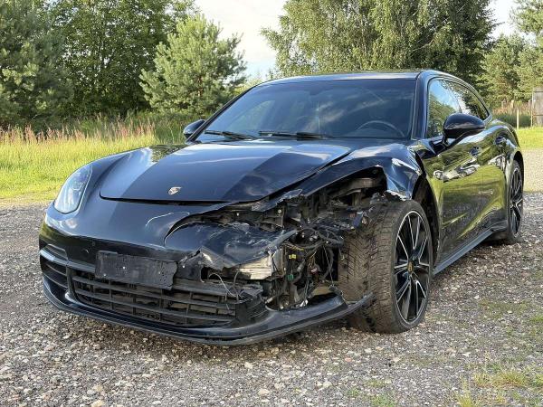 Melns Porsche Panamera 2018 Ukmergė, ar dzinēja tilpumu 2.89 L un nobraukumu 181 tūkst. km par 20800 €, foto 3 vietnē AUTOMOTO.COM.LV