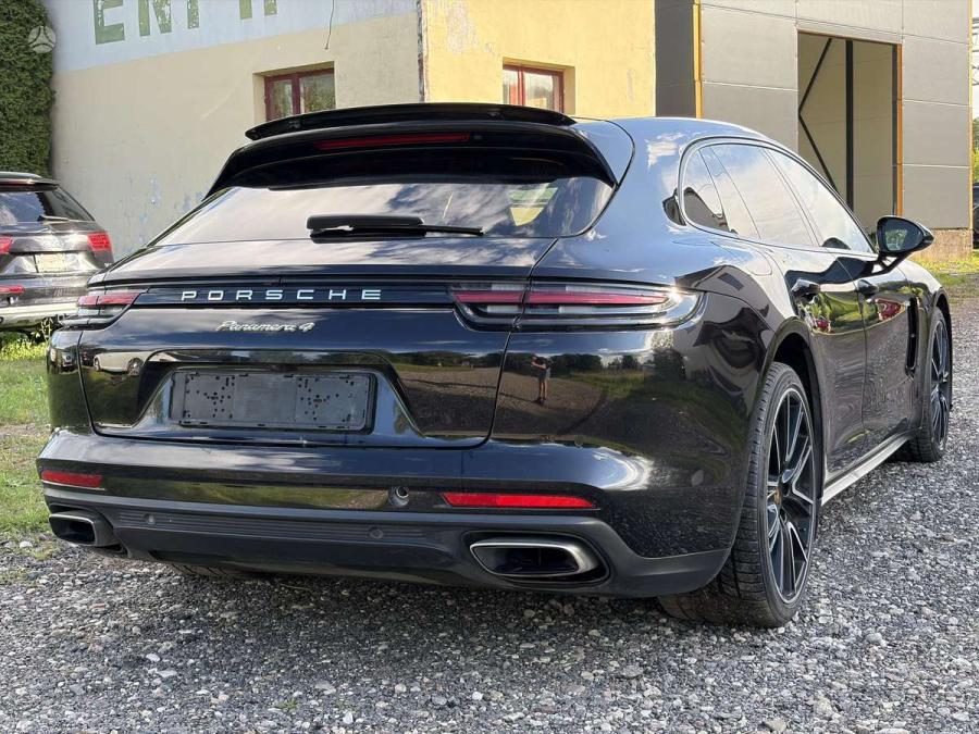 Black Porsche Panamera 2018 in Ukmerge, with an engine capacity of 2.89 L and mileage of 181 thousand km for 20800 €, photo 7 on AUTOMOTO.COM.LV