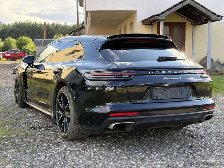 Black Porsche Panamera 2018 in Ukmerge, with an engine capacity of 2.89 L and mileage of 181 thousand km for 20800 €, photo 8 on AUTOMOTO.COM.LV