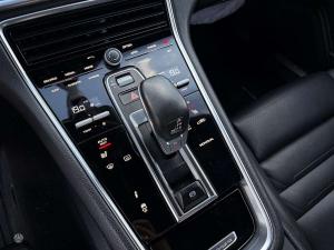 Black Porsche Panamera 2018 in Ukmerge, with an engine capacity of 2.89 L and mileage of 181 thousand km for 20800 €, photo 14 on AUTOMOTO.COM.LV