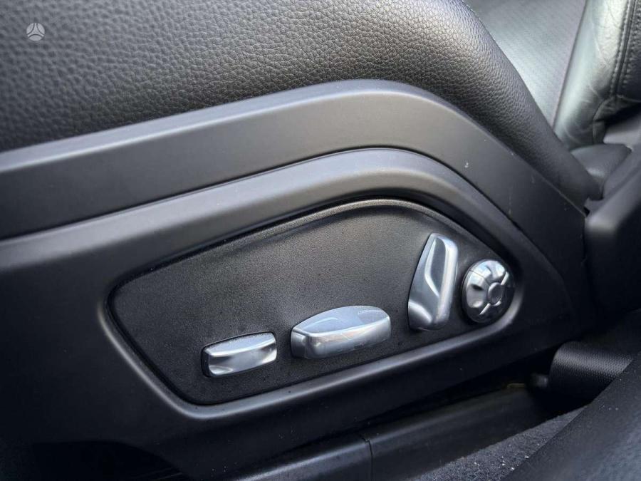 Black Porsche Panamera 2018 in Ukmerge, with an engine capacity of 2.89 L and mileage of 181 thousand km for 20800 €, photo 17 on AUTOMOTO.COM.LV