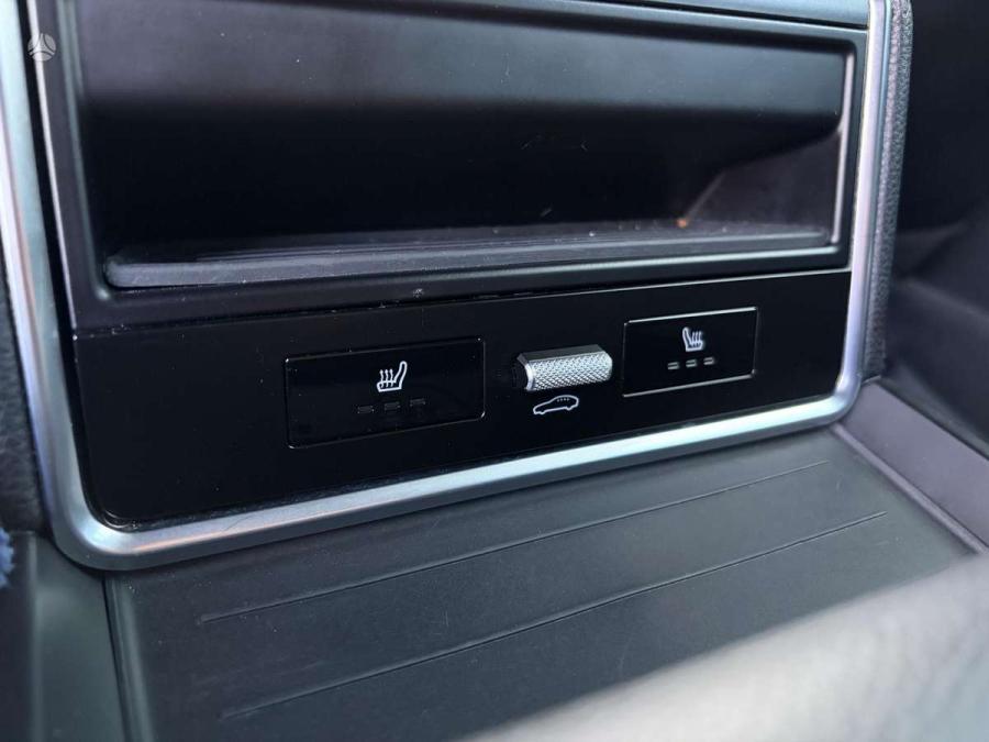 Black Porsche Panamera 2018 in Ukmerge, with an engine capacity of 2.89 L and mileage of 181 thousand km for 20800 €, photo 20 on AUTOMOTO.COM.LV