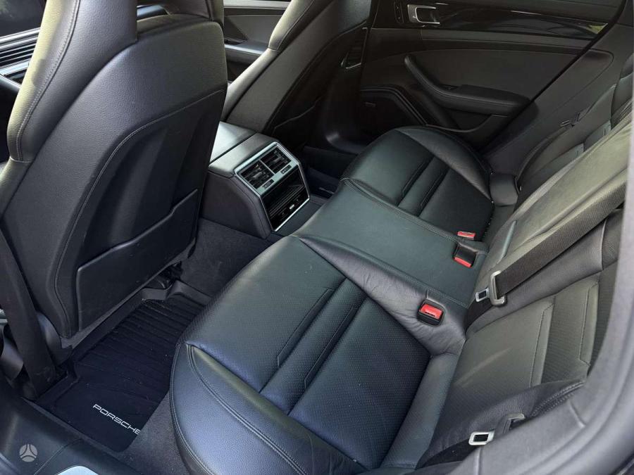Black Porsche Panamera 2018 in Ukmerge, with an engine capacity of 2.89 L and mileage of 181 thousand km for 20800 €, photo 21 on AUTOMOTO.COM.LV