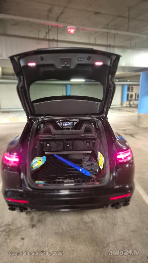 Black Porsche Panamera 2019 in Tallinn, with an engine capacity of 2.90 L and mileage of 138 thousand km for 66000 €, photo 4 on AUTOMOTO.COM.LV