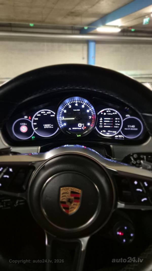 Black Porsche Panamera 2019 in Tallinn, with an engine capacity of 2.90 L and mileage of 138 thousand km for 66000 €, photo 9 on AUTOMOTO.COM.LV