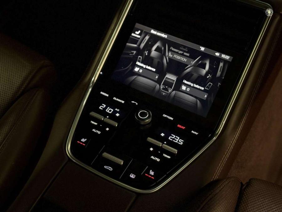 Zils Porsche Panamera 2017 Viļņa, ar dzinēja tilpumu 2.89 L un nobraukumu 228 tūkst. km par 39990 €, foto 33 vietnē AUTOMOTO.COM.LV