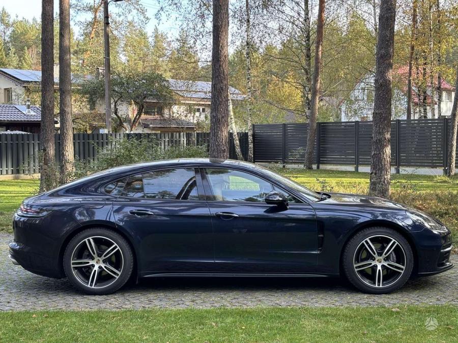Zils Porsche Panamera 2018 Viļņa, ar dzinēja tilpumu 3.00 L un nobraukumu 75 tūkst. km par 44900 €, foto 1 vietnē AUTOMOTO.COM.LV