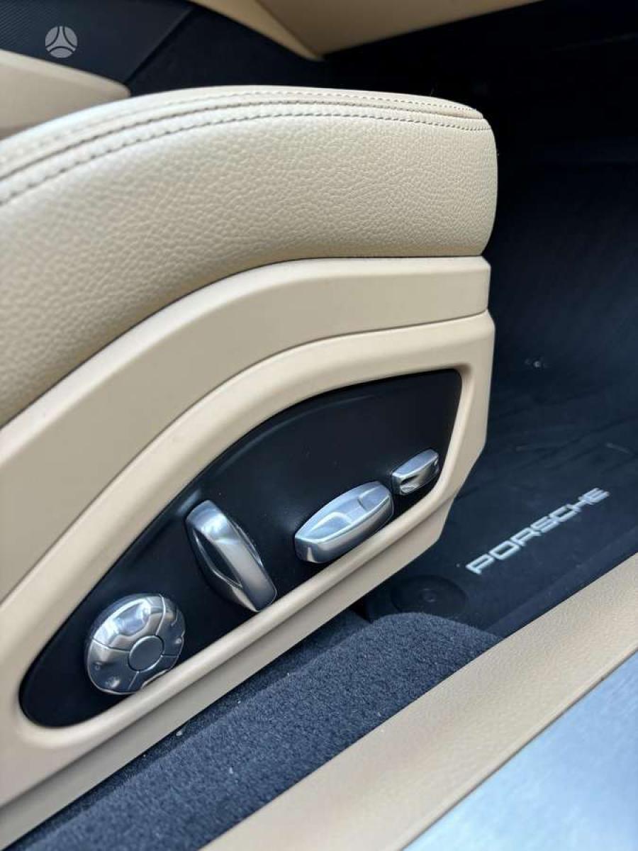 Zils Porsche Panamera 2018 Viļņa, ar dzinēja tilpumu 3.00 L un nobraukumu 75 tūkst. km par 44900 €, foto 24 vietnē AUTOMOTO.COM.LV