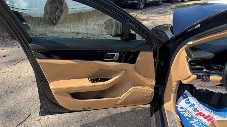Blue Porsche Panamera 2020 in Ukmerge, with an engine capacity of 2.89 L and mileage of 95 thousand km for 31499 €, photo 15 on AUTOMOTO.COM.LV
