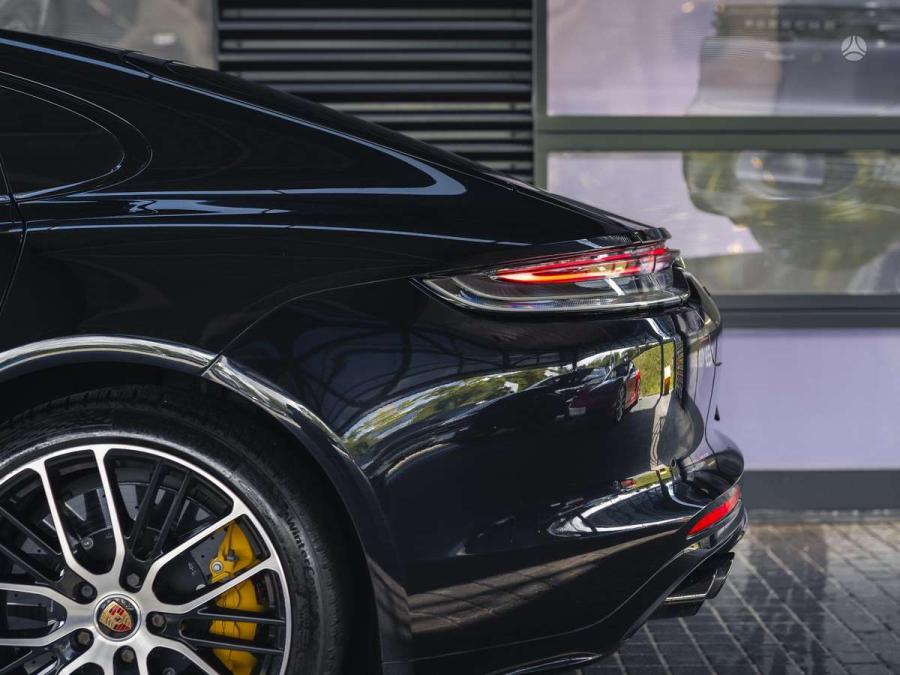 Blue Porsche Panamera 2021 in Vilnius, with an engine capacity of 4.00 L and mileage of 170 thousand km for 79911 €, photo 17 on AUTOMOTO.COM.LV