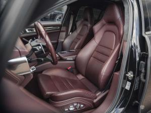 Blue Porsche Panamera 2021 in Vilnius, with an engine capacity of 4.00 L and mileage of 170 thousand km for 79911 €, photo 27 on AUTOMOTO.COM.LV