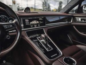 Blue Porsche Panamera 2021 in Vilnius, with an engine capacity of 4.00 L and mileage of 170 thousand km for 79911 €, photo 33 on AUTOMOTO.COM.LV