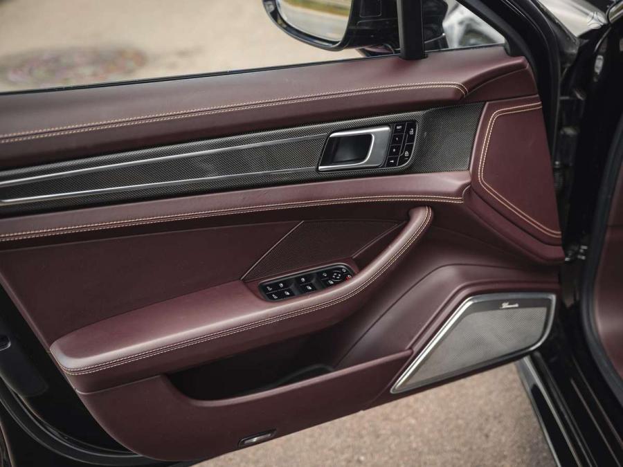 Blue Porsche Panamera 2021 in Vilnius, with an engine capacity of 4.00 L and mileage of 170 thousand km for 79911 €, photo 37 on AUTOMOTO.COM.LV