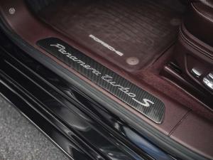 Blue Porsche Panamera 2021 in Vilnius, with an engine capacity of 4.00 L and mileage of 170 thousand km for 79911 €, photo 39 on AUTOMOTO.COM.LV