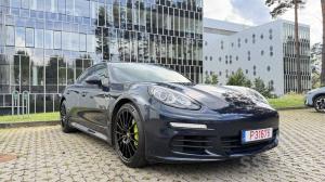 Zils Porsche Panamera 2014 Viļņa, ar dzinēja tilpumu 3.00 L un nobraukumu 151 tūkst. km par 23900 €, foto  vietnē AUTOMOTO.COM.LV
