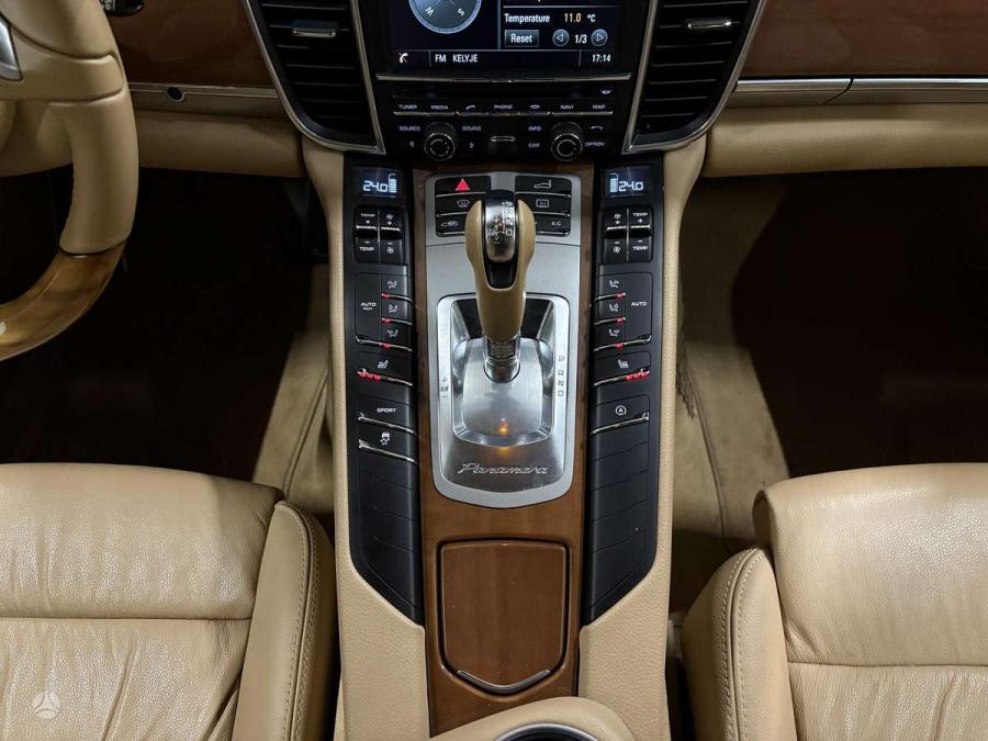 Blue Porsche Panamera 2015 in Vilnius, with an engine capacity of 3.61 L and mileage of 162 thousand km for 20790 €, photo 24 on AUTOMOTO.COM.LV