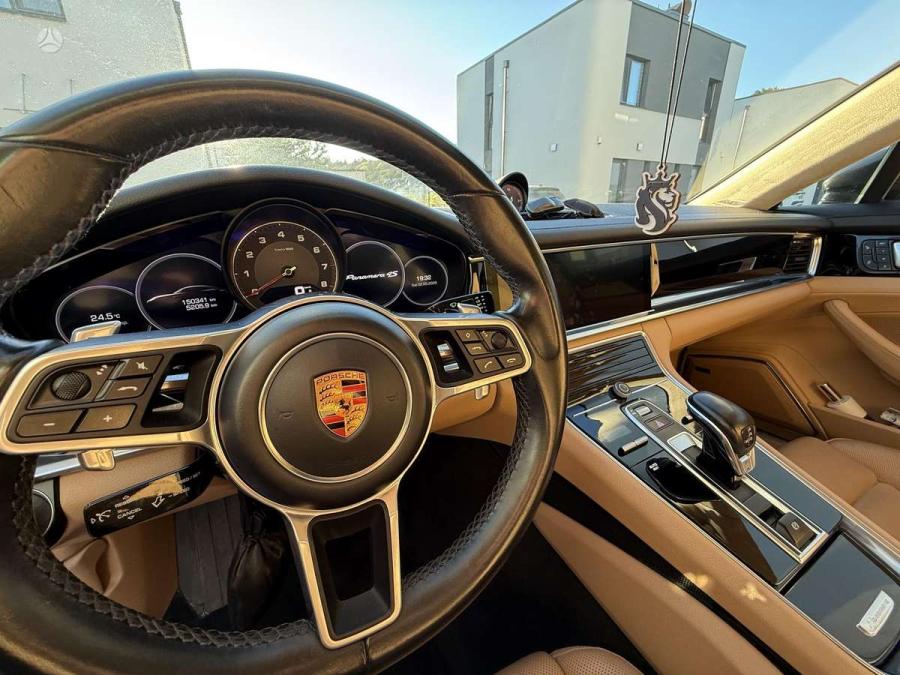 Blue Porsche Panamera 2018 in Kaunas, with an engine capacity of 2.89 L and mileage of 151 thousand km for 40500 €, photo 5 on AUTOMOTO.COM.LV