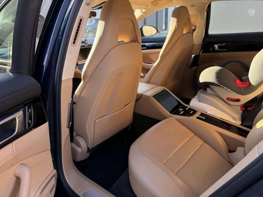 Blue Porsche Panamera 2018 in Kaunas, with an engine capacity of 2.89 L and mileage of 151 thousand km for 40500 €, photo 8 on AUTOMOTO.COM.LV