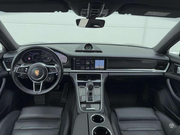Blue Porsche Panamera 2018 in Tallinn, with an engine capacity of 2.89 L and mileage of 165 thousand km for 39990 €, photo 8 on AUTOMOTO.COM.LV