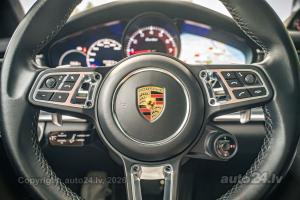 Blue Porsche Panamera 2019 in Riga, with an engine capacity of 4.00 L and mileage of 100 thousand km for 56990 €, photo 14 on AUTOMOTO.COM.LV