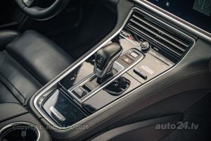 Blue Porsche Panamera 2019 in Riga, with an engine capacity of 4.00 L and mileage of 100 thousand km for 56990 €, photo 16 on AUTOMOTO.COM.LV