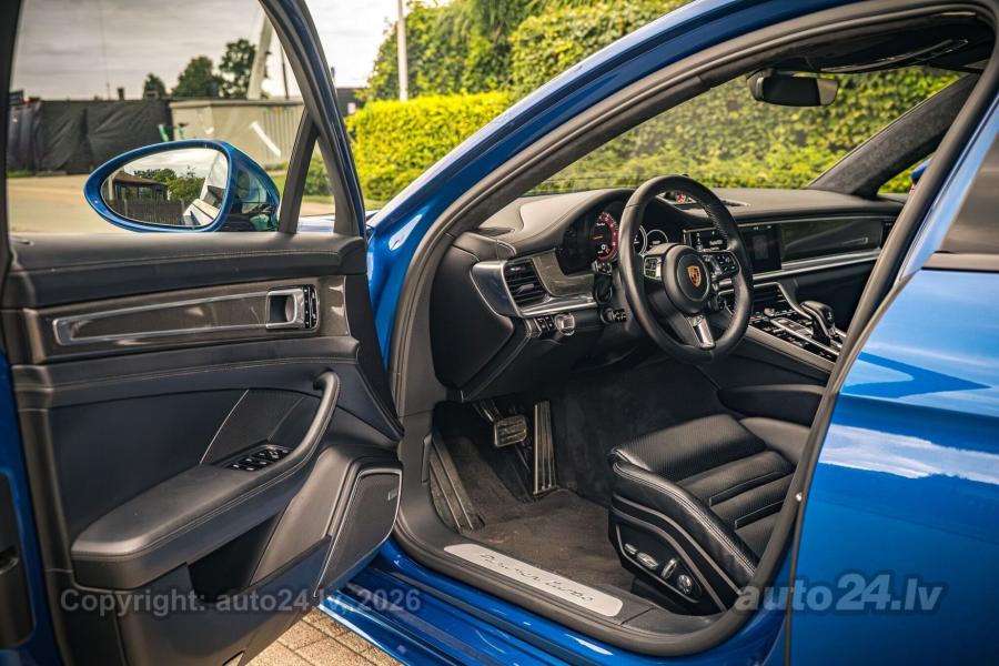 Blue Porsche Panamera 2019 in Riga, with an engine capacity of 4.00 L and mileage of 100 thousand km for 56990 €, photo 17 on AUTOMOTO.COM.LV