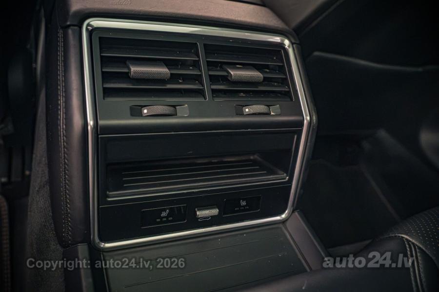 Blue Porsche Panamera 2019 in Riga, with an engine capacity of 4.00 L and mileage of 100 thousand km for 56990 €, photo 28 on AUTOMOTO.COM.LV
