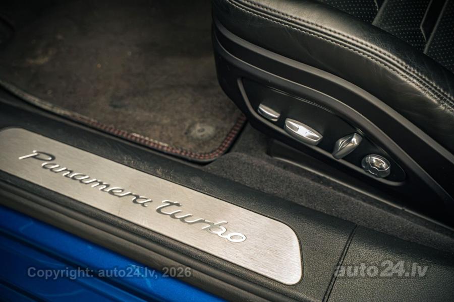 Blue Porsche Panamera 2019 in Riga, with an engine capacity of 4.00 L and mileage of 100 thousand km for 56990 €, photo 30 on AUTOMOTO.COM.LV
