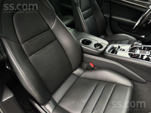 Blue Porsche Panamera 2021 in Riga, with an engine capacity of 2.90 L and mileage of 110 thousand km for 45990 €, photo 7 on AUTOMOTO.COM.LV