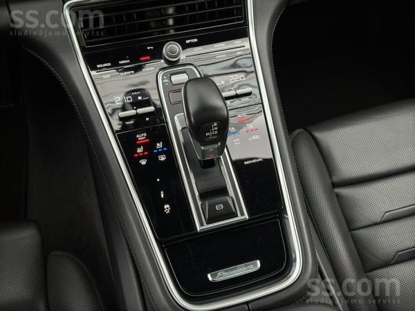 Blue Porsche Panamera 2021 in Riga, with an engine capacity of 2.90 L and mileage of 110 thousand km for 45990 €, photo 10 on AUTOMOTO.COM.LV