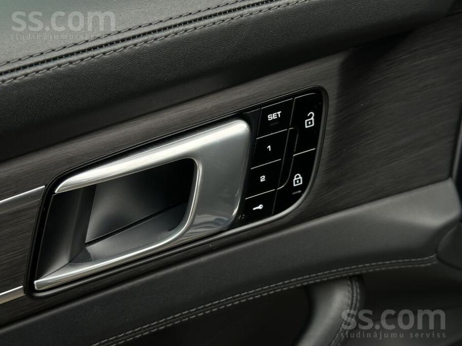 Blue Porsche Panamera 2021 in Riga, with an engine capacity of 2.90 L and mileage of 110 thousand km for 65990 €, photo 15 on AUTOMOTO.COM.LV